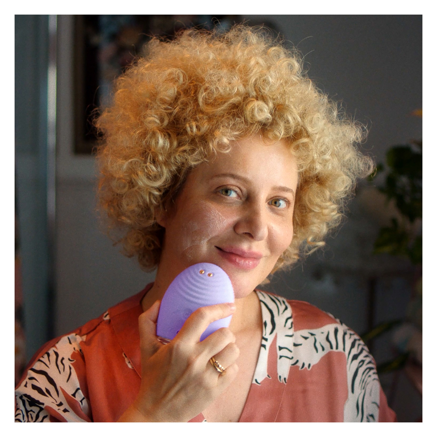 Foreo LUNA™ 4 plus - Sensitive Skin Cleansing Device with Toning ...